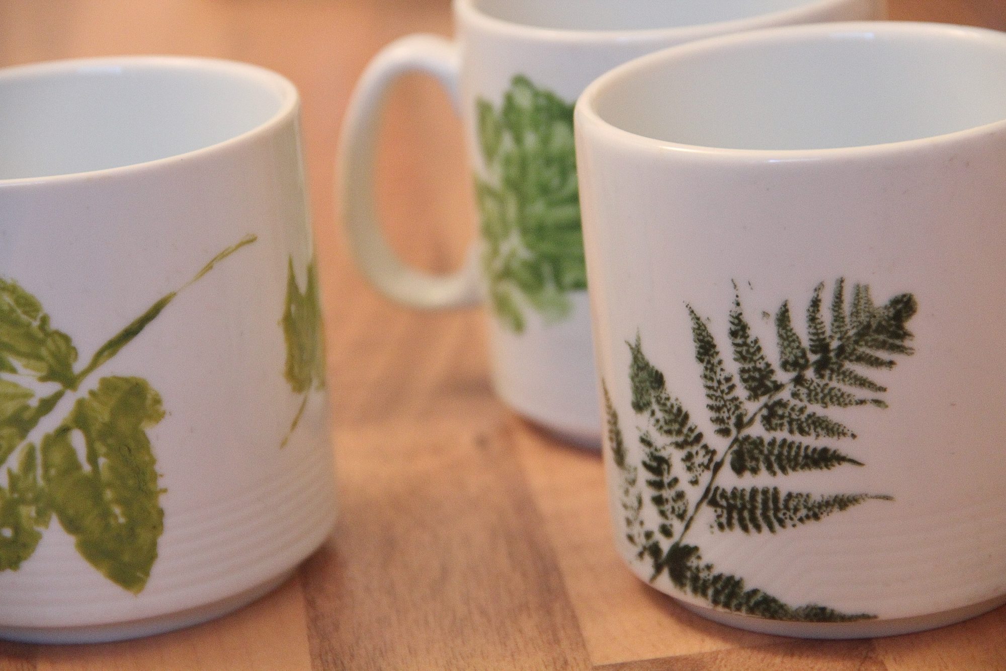 DIY Tassen mit Herbstblätter bedrucken - kuntergrün